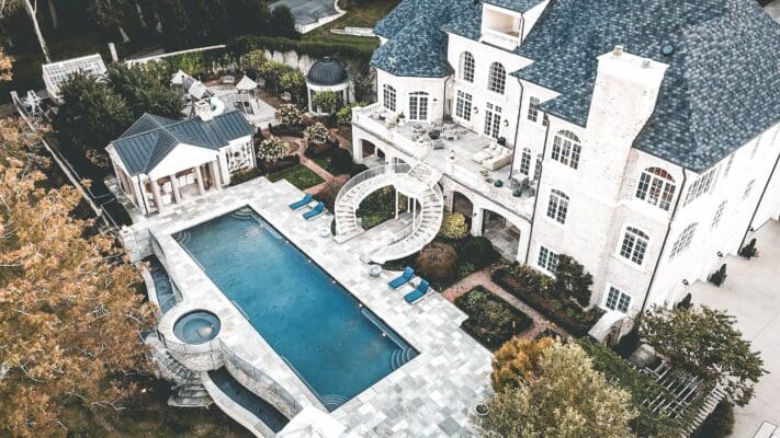 Dit zijn de top 10 celebrity huizen die te koop staan | MANIFY