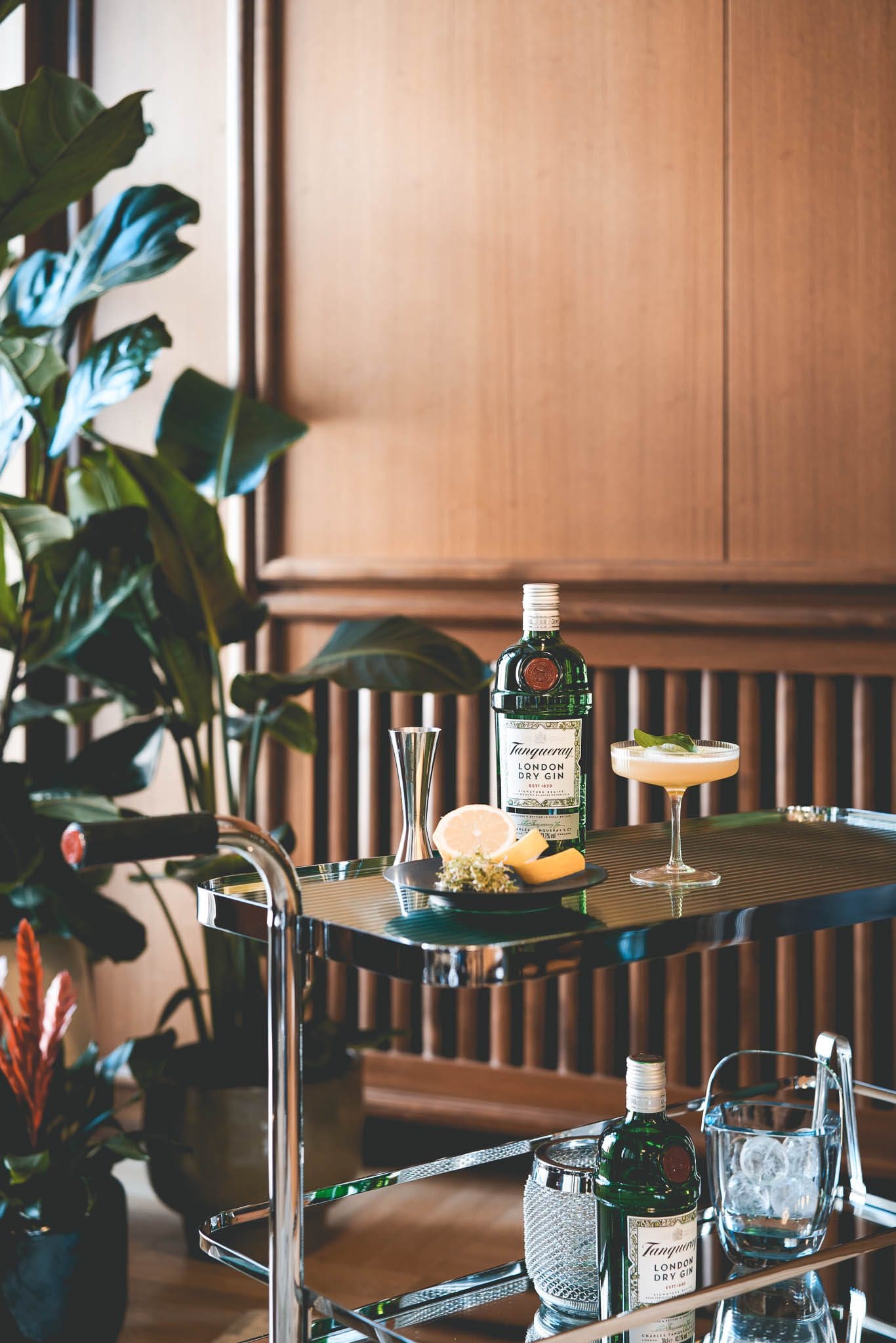 Tanqueray en Thonet tillen iconische S 179 bar cart naar een hoger ...