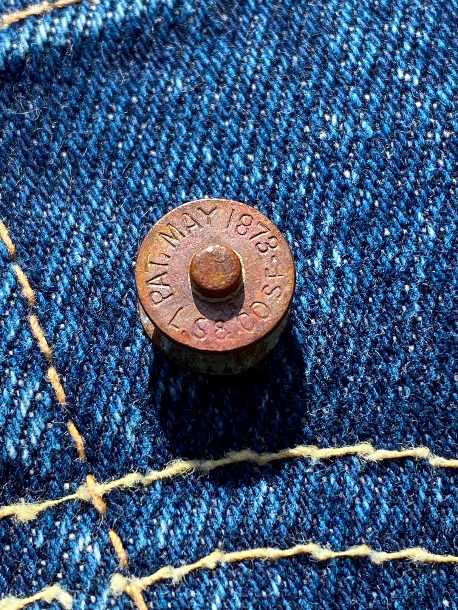 The History of Jeans: van mijnwerkersoverall tot meest verkochte kledingstuk | MANIFY