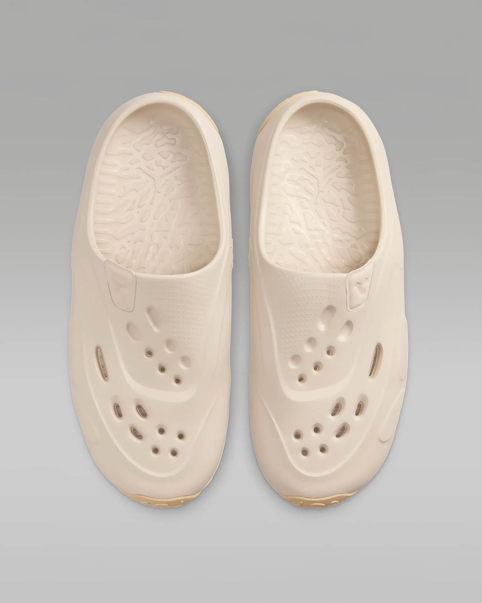Jordan stapt ook in de foam-boot met Roam Slides | MANIFY